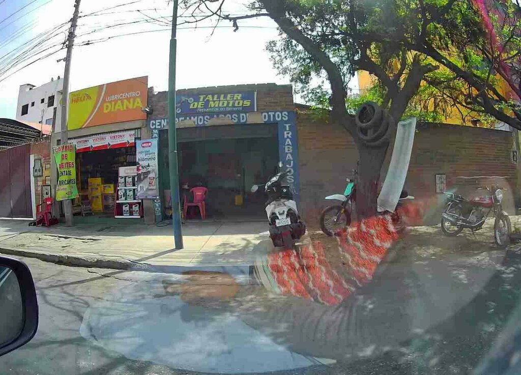 Oto döşeme Lubricentro Williams, Cochabamba, foto