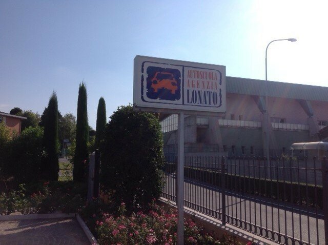 Sürücü kursları Autoscuola Agenzia Lonato, Lombardiya, foto