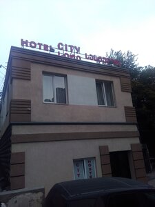 City Hotel (Nino Сhkheidze Street No:31), otel  Tiflis'ten