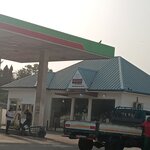 Marhaban Bookshop (La Bawaleshi Road No:66), giyim mağazası  Akra'dan