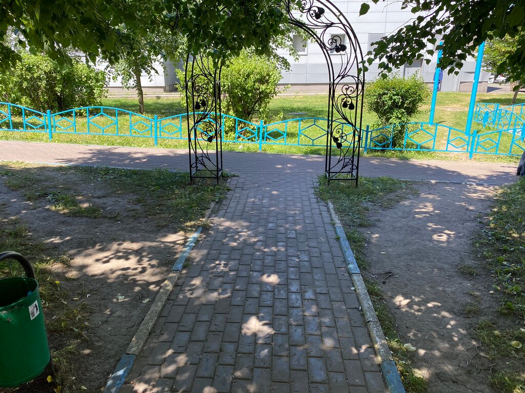 Meydan Veteransky Dvorik Public Garden, Moskova, foto