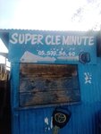 Super Cle Minute (Brazzaville, Avenue des Trois Martyrs), araba anahtarları  Brazzaville'den