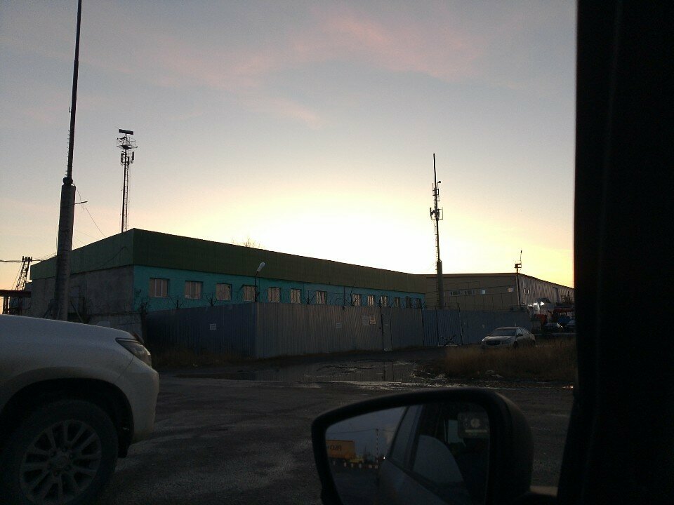 Otomobil yedek parçaları Tatraman, Surgut, foto