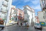 Typical Alfama Apartment, by TimeCooler (Rua Cruz de Santa Helena No:10), kısa süreli konaklama  Lizbon'dan