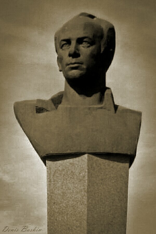 Anıt, heykel Monument to Viktor Ivanovich Patsaev, Aktöbe, foto