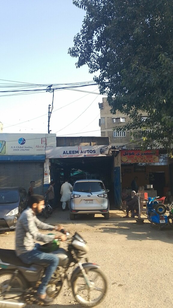 Otomobil servisi Aleem autos, Karaçi, foto