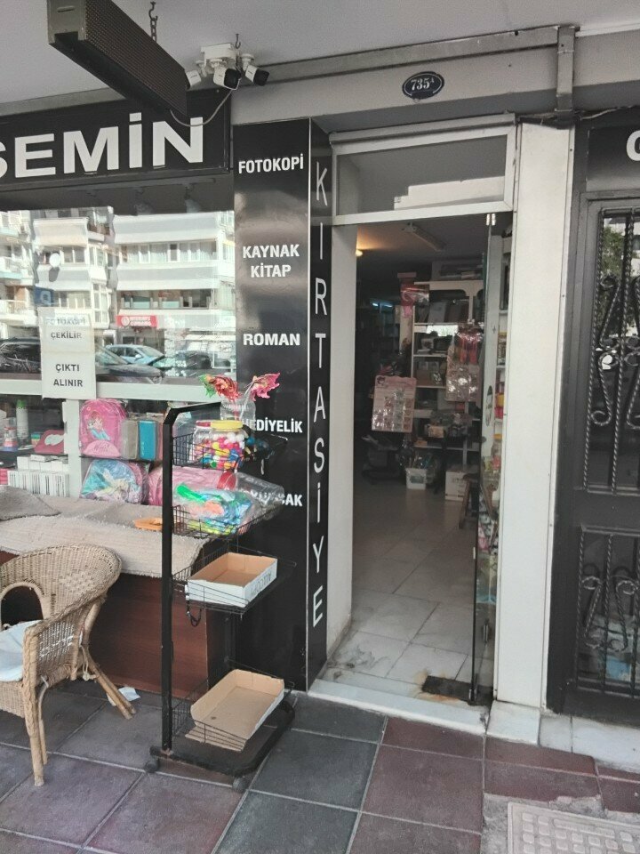 Kırtasiyeler Yasemin Kırtasiye, İzmir, foto