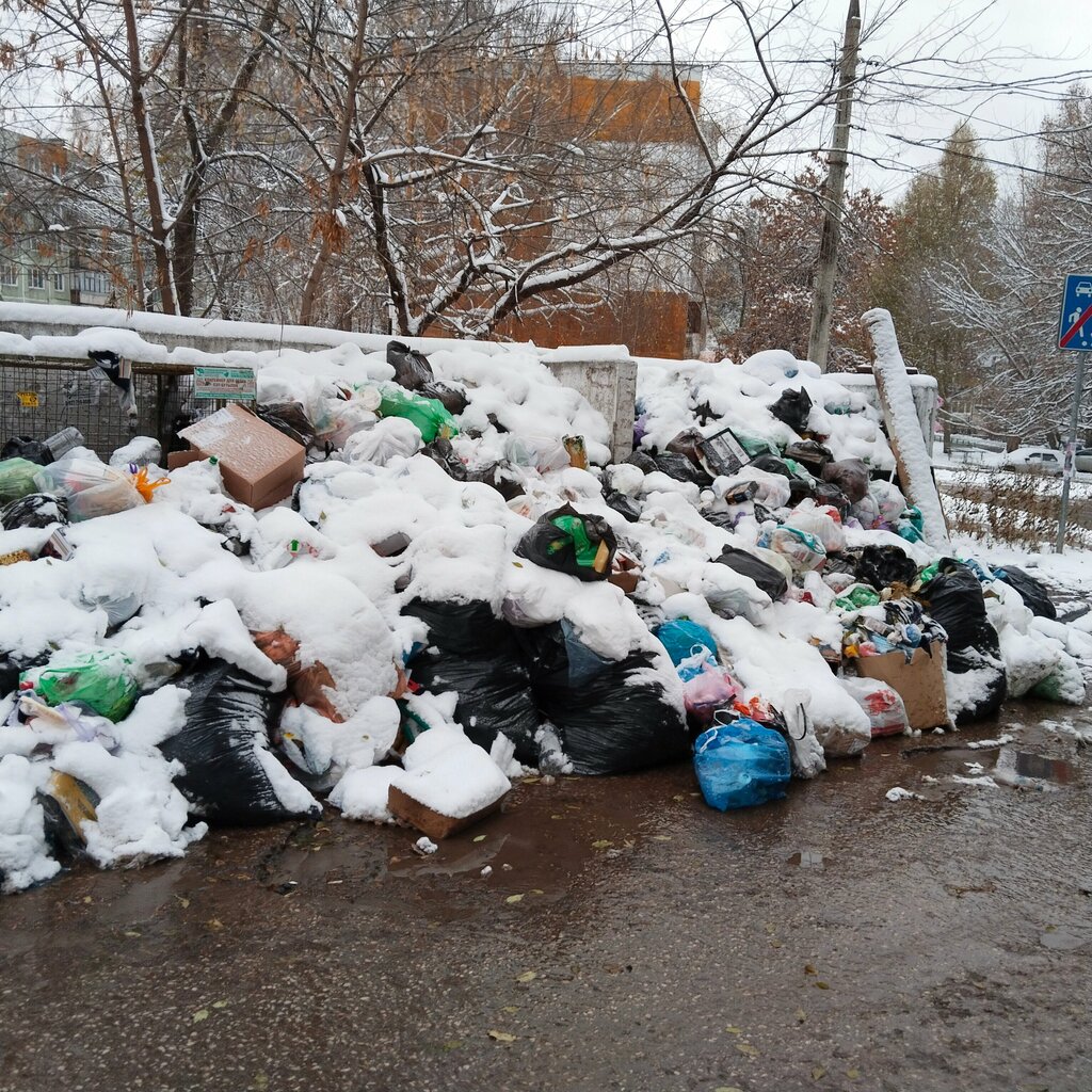 Çöp alanları Trash and garbage disposal area, Samara, foto