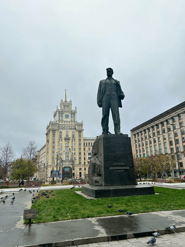 Anıt, heykel Monument to V.V. Mayakovsky, Moskova, foto