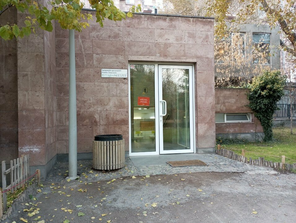Tuvalet Public toilet, Erivan, foto
