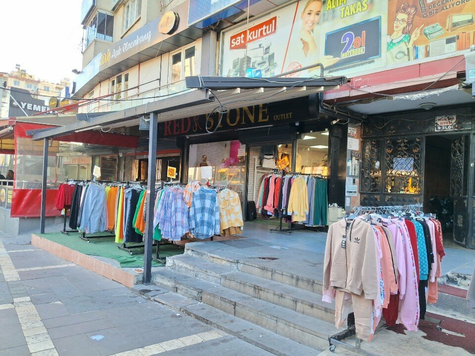 Giyim mağazası RedStone Outlet, Adana, foto