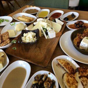 Van Kahvaltı Sarayı (Ataşehir Mah., İmam Efendi Blv., No:34/C, Merkez, Elazığ), restoran  Elazığ'dan