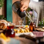 Bi İkramcık (Balıkesir, Ayvalık, Fevzipaşa-Vehbibey Mah., Saatli Cami Sok., 8), restoran  Ayvalık'tan