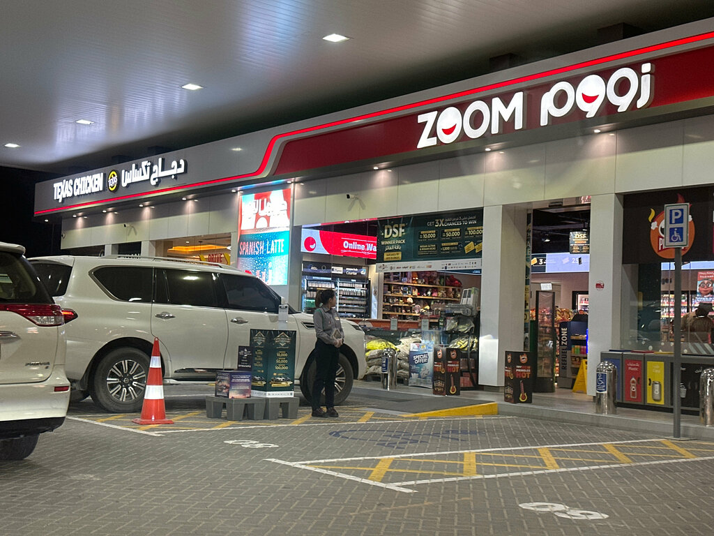 Benzin istasyonu ENOC, Dubai, foto