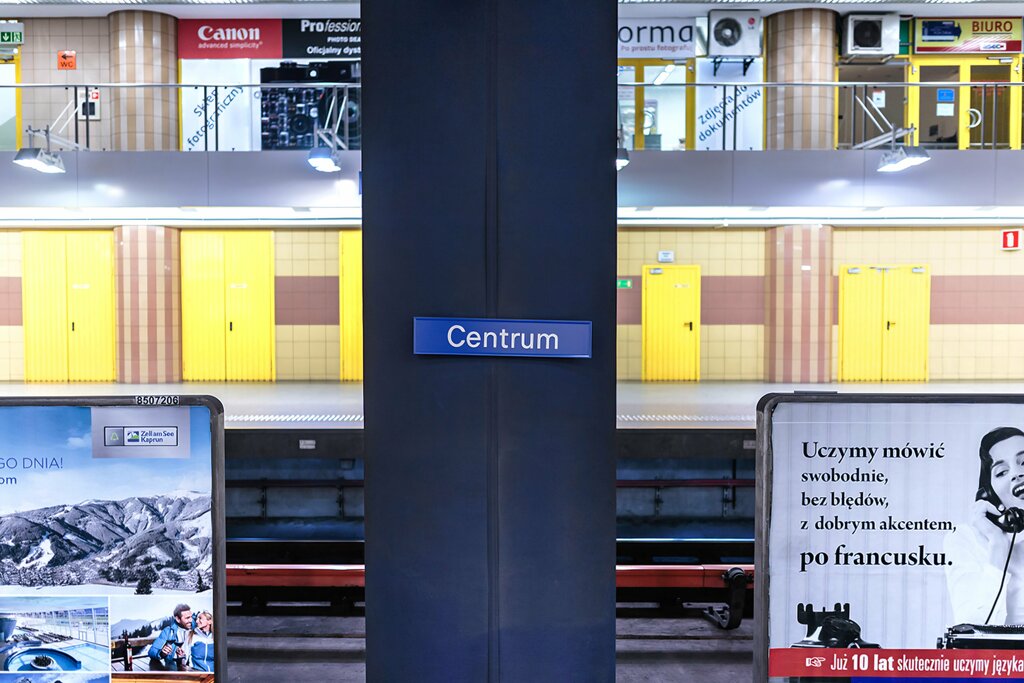 Metro istasyonu metro Centrum, Varşova, foto