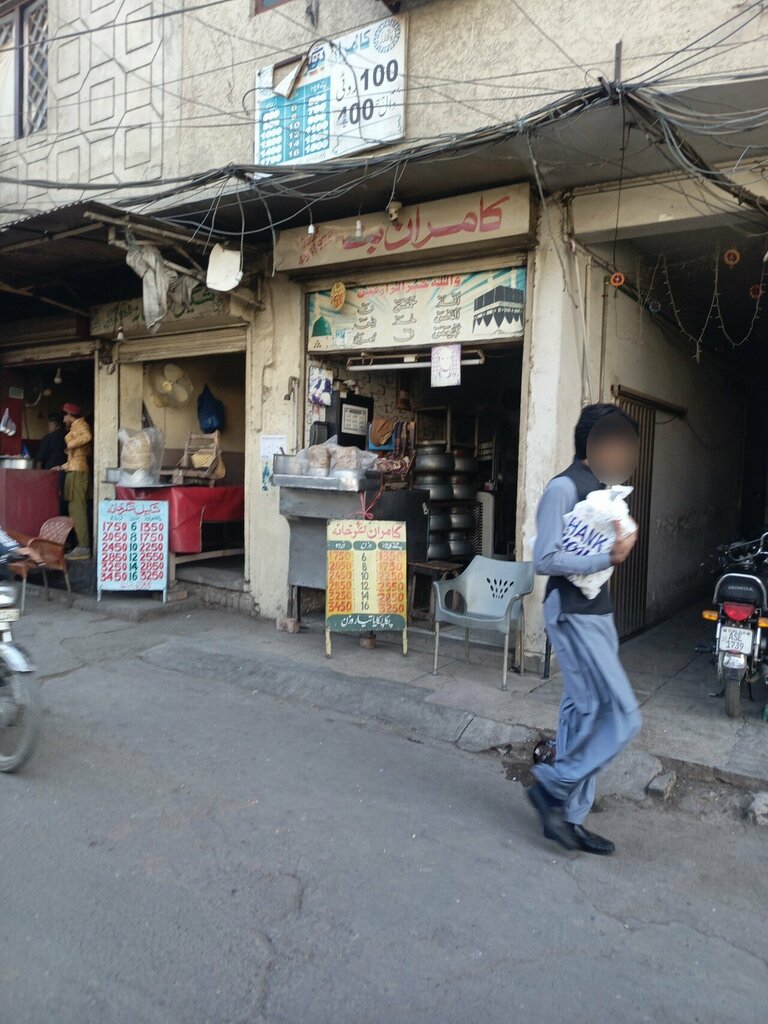 Bebek besleme merkezleri Kamran langar khana, Lahor, foto