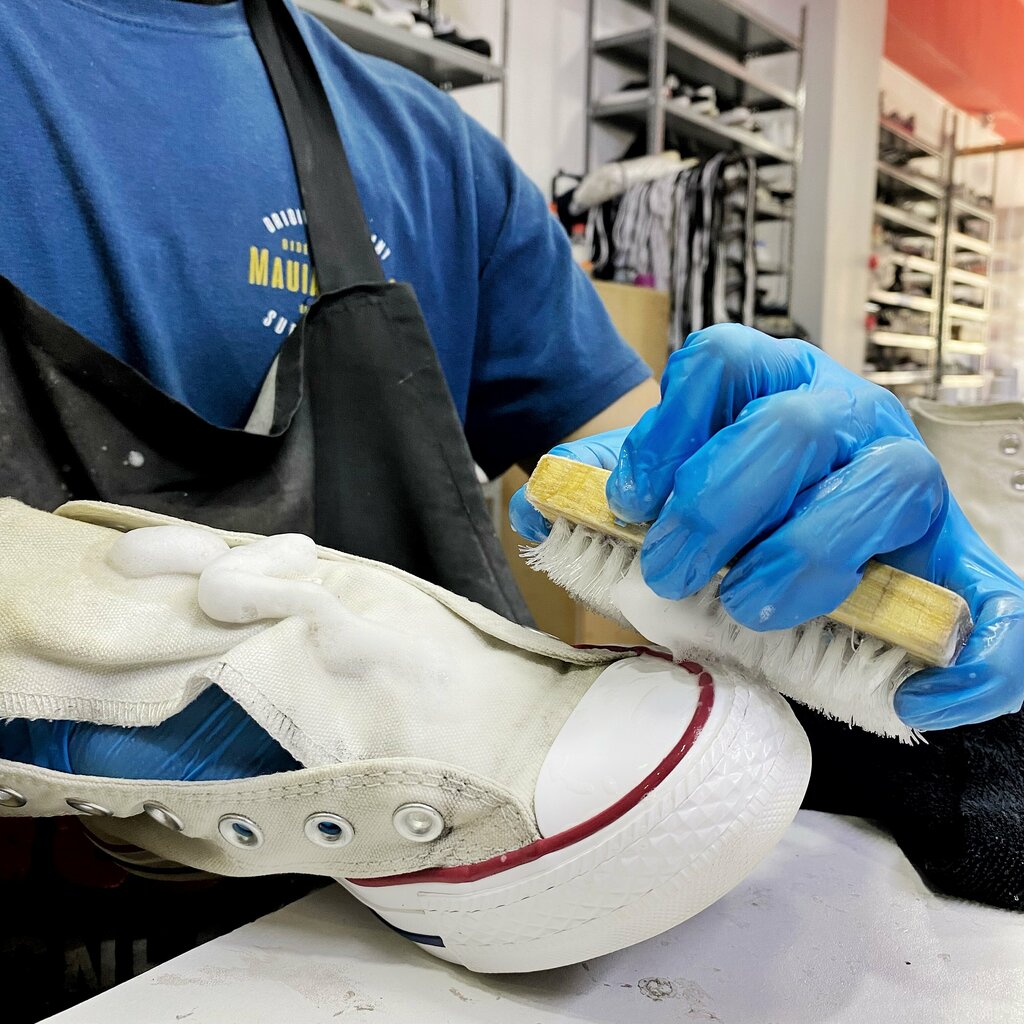 Ayakkabı tamiri Rescue Sneaks Surco, Lima, foto