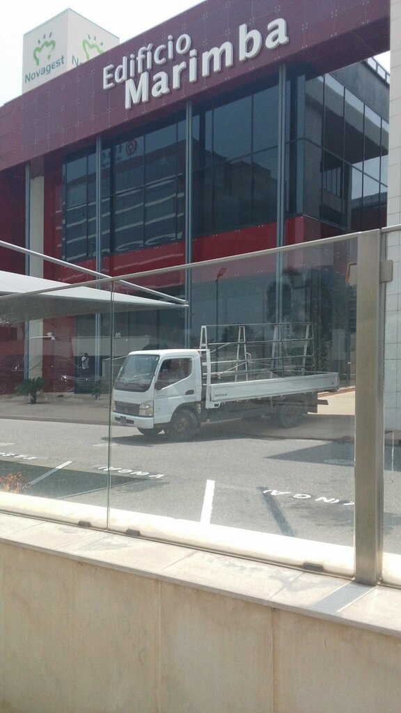 Devlet kurumları ve bakanlıklar Administração do Talatona, Loanda, foto