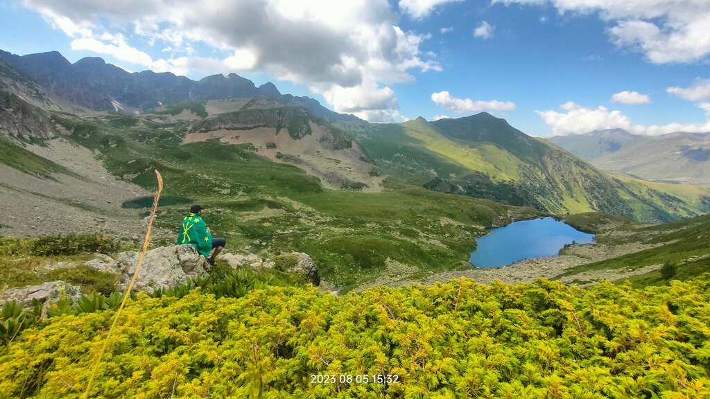 Dağ zirvesi Гора Большая Дукка 3213 метров, Karaçay‑Çerkez Cumhuriyeti, foto