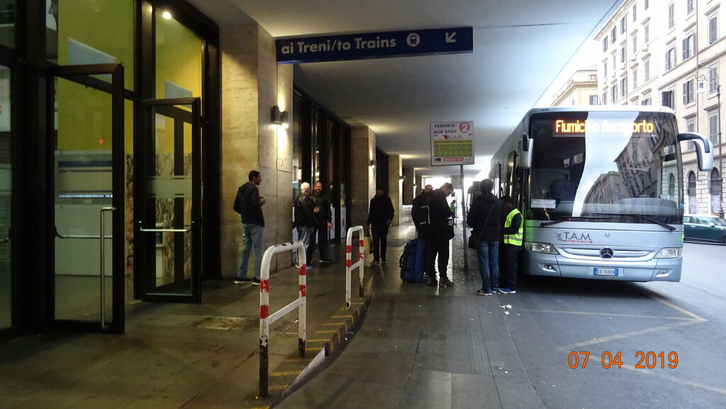 Toplu taşıma durağı Public transport stop, Roma, foto