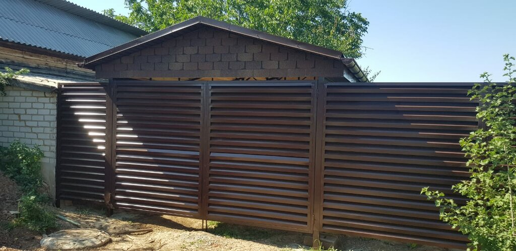 Çitler, parmaklıklar Zabor and Naves, Voljski, foto