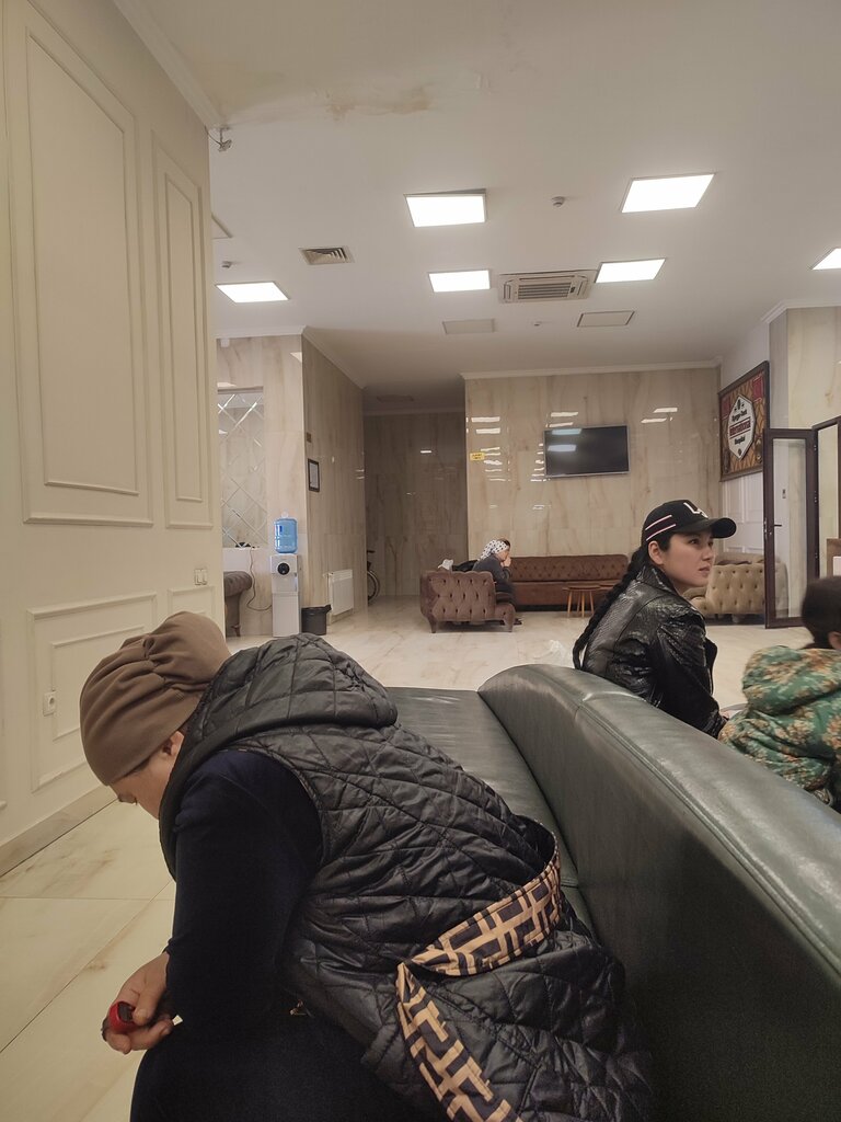 Tıp merkezleri ve klinikler Uluslar Arası Kırgız- Türk Kliniği, Osh, foto