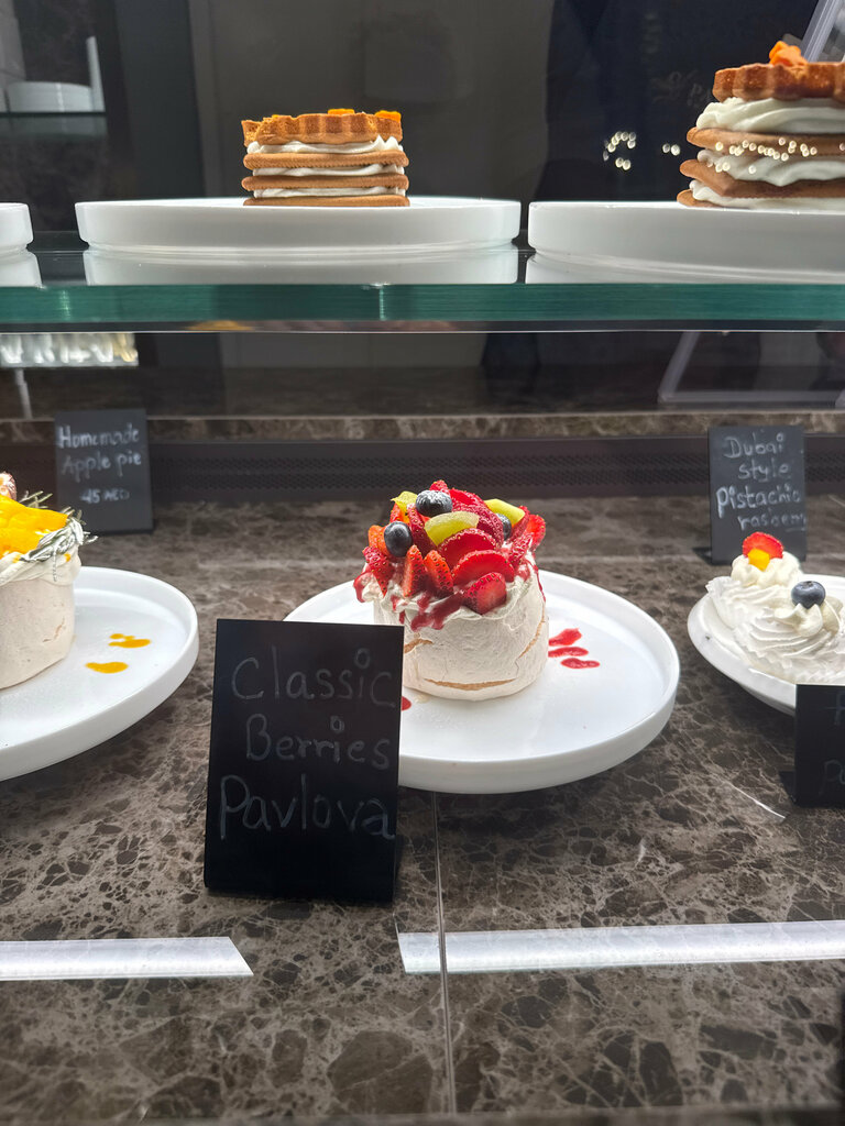 Pasta, şekerleme ve tatlı Pavlova, Dubai, foto