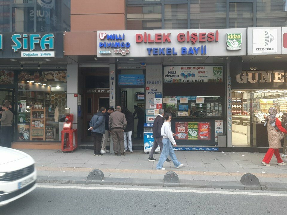 Şans oyunları Dilek Gişesi, İstanbul, foto