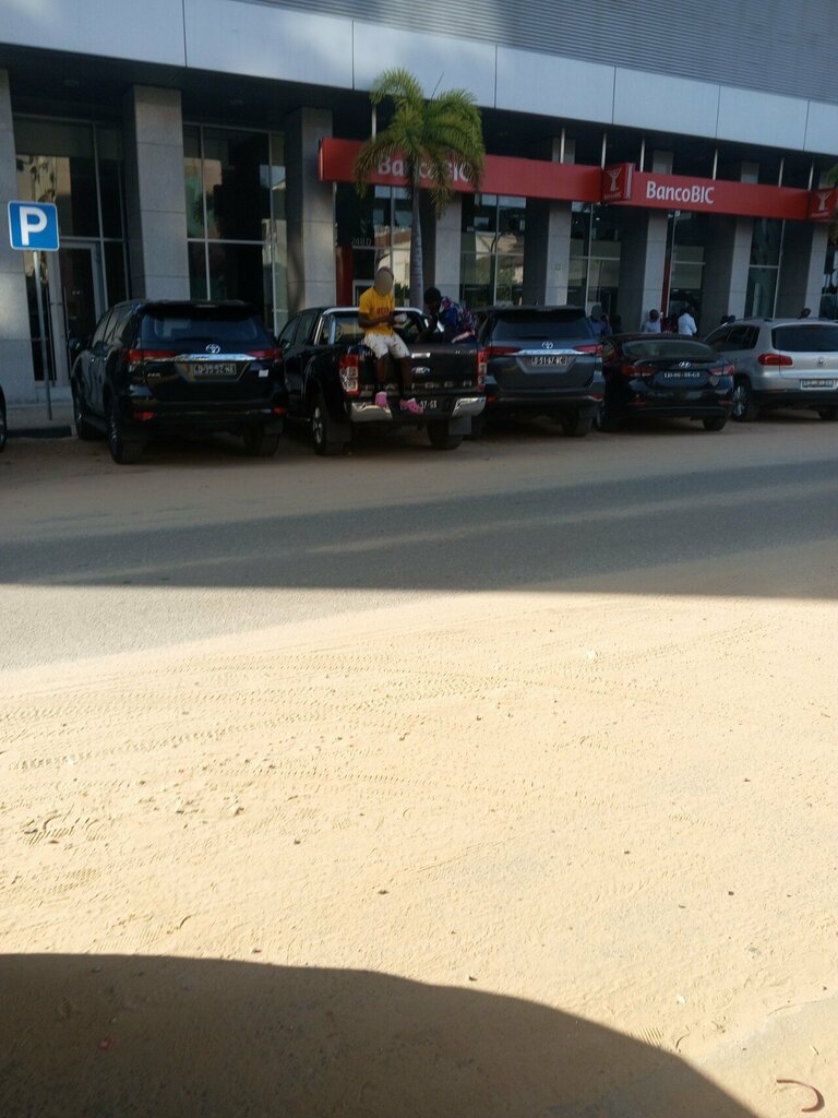 Banka Banco Bic, Loanda, foto