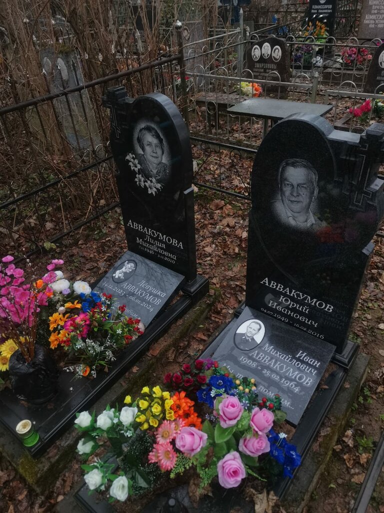 Heykel ve mezarlık taşı üreticileri Kamennie Vehi, Saint‑Petersburg ve Leningradskaya oblastı, foto