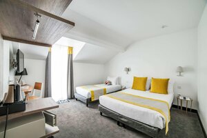 Hotel George (Rue Notre-Dame de Lorette No:46, 9e Arrondissement, Paris), otel  Paris'ten