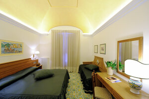 Hotel La Bussola (Campania, Salerno, Scala, Amalfi, Lungomare dei Cavalieri), otel  Amalfi'den
