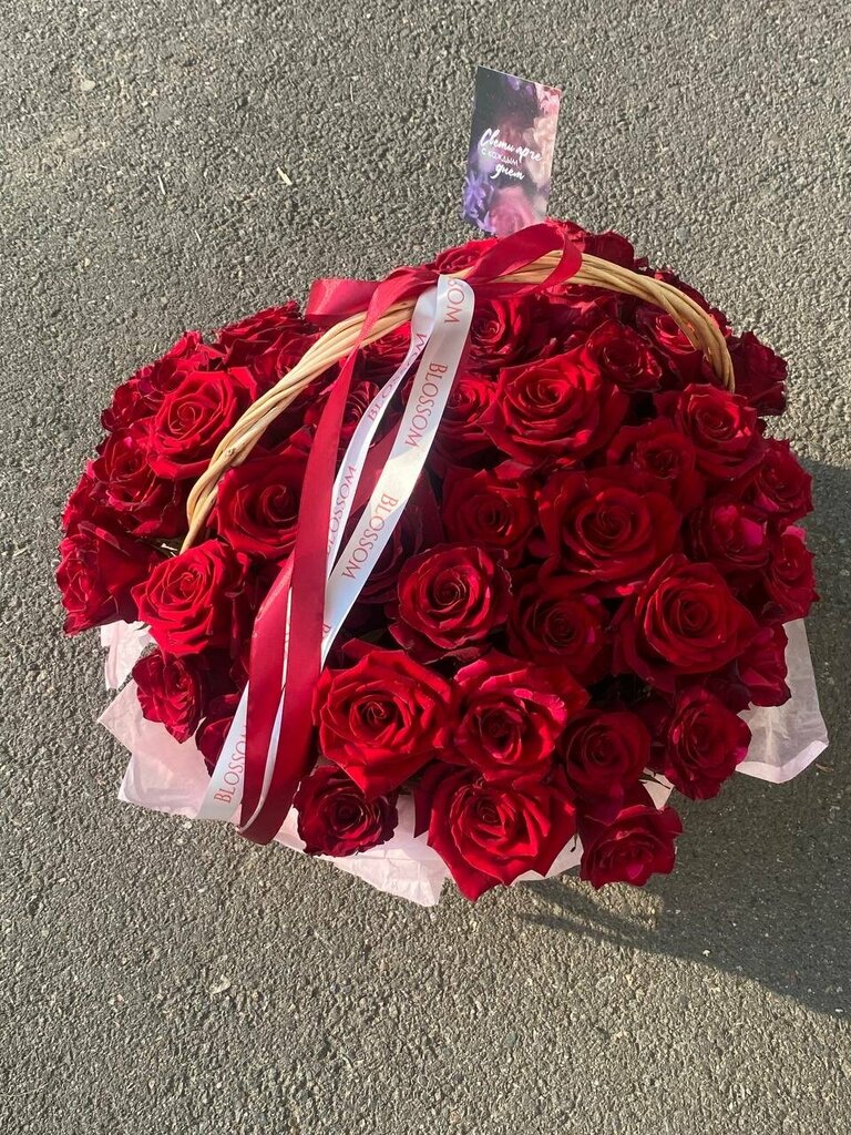 Çiçekçiler Blossom, Verhniaya Salda, foto