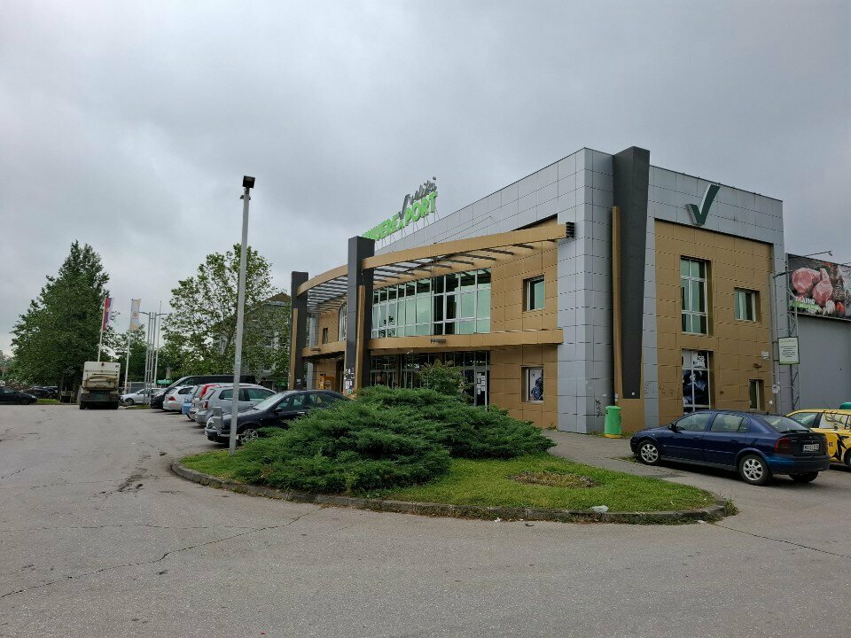 ATM'ler Raiffeisen Bank, Novi Sad, foto