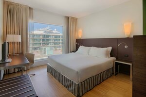 Nh Savona Darsena (Via Agostino Chiodo No:9, Savona), otel  Savona'dan