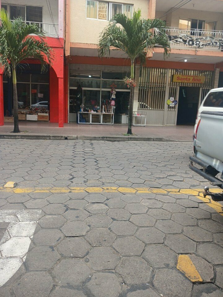 i̇kinci el eşya satışı Venta de zapatos americanos, Santa‑Krus, foto