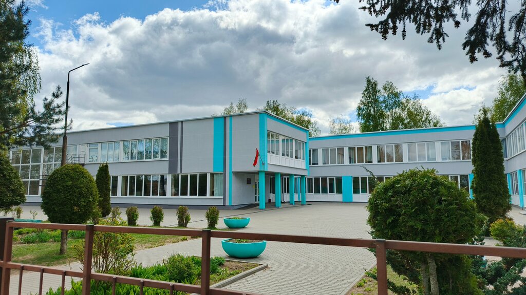 Ortaokul Upk Srednyaya shkola-sad, Minskaya oblastı, foto