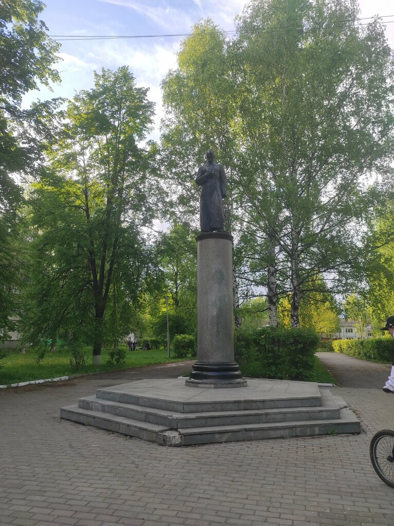 Anıt, heykel Феликс Эдмундович Дзержинский, Izhevsk, foto