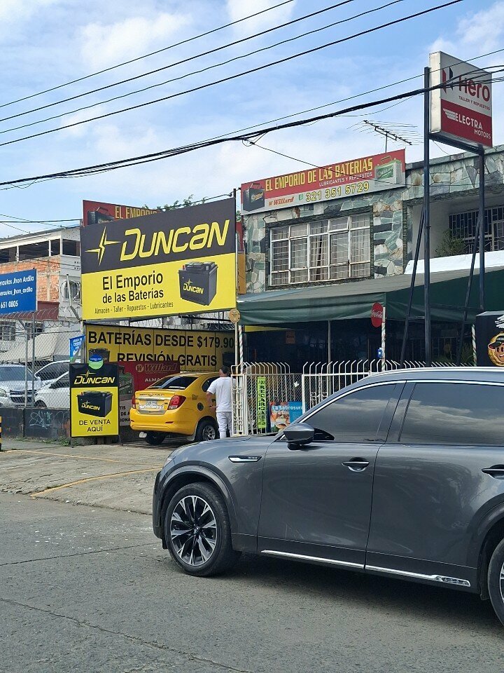 Akümülatör ve şarj cihazları El emporio de las baterias, Cali, foto