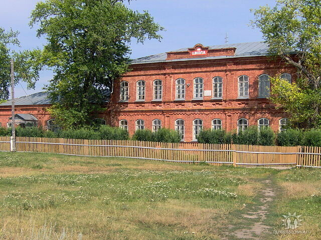 Ortaokul Карлинская средняя школа имени И.С. Полбина, Ulyanovskaya oblastı, foto