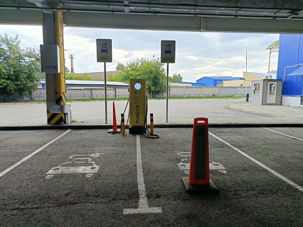 Elektrikli oto şarj istasyonları Punkt E, Yekaterinburg, foto