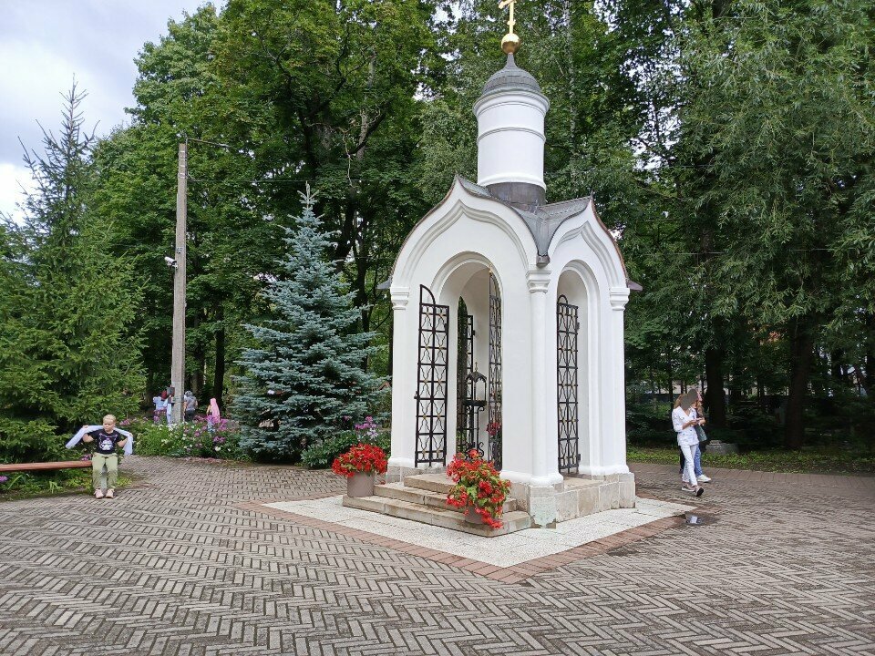 Şapel, haç anıtı Chapel of the Holy Trinity, Saint‑Petersburg, foto