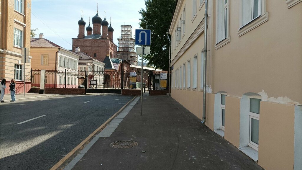 Dini kurslar Khram Uspeniya Presvyatoy Bogoroditsy V Krutitsakh Voskresnaya shkola, Moskova, foto