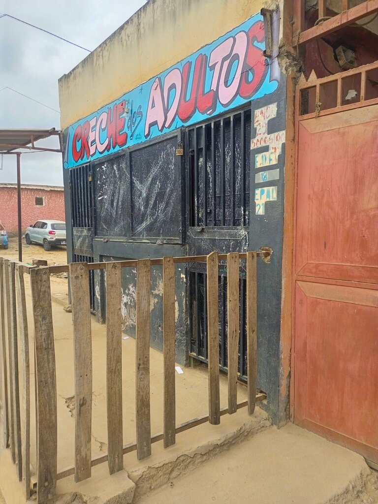 Anaokulları Creche dos adultos, Loanda, foto