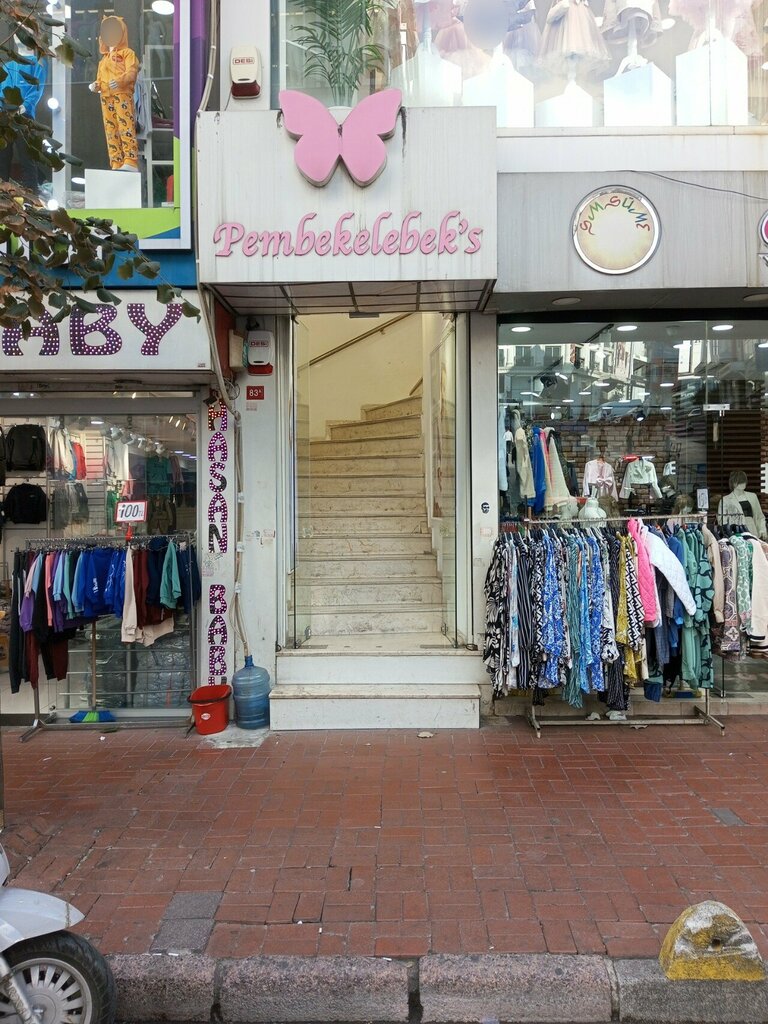 Çocuk giyim mağazaları Pembekelebek's, İstanbul, foto