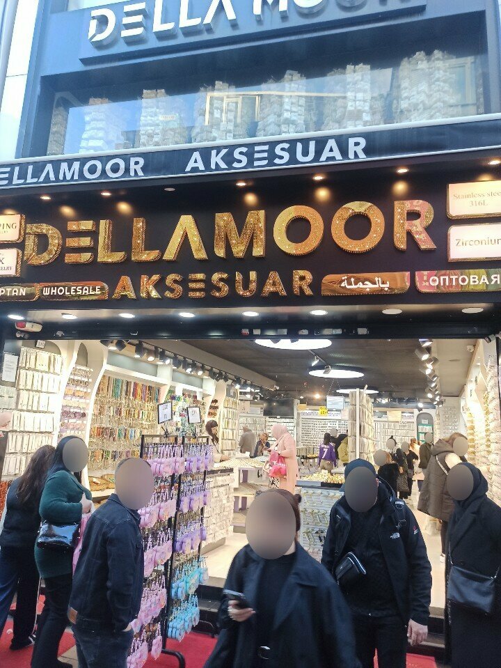 Bijuteriler Ülgen Grup i Della Moor, İstanbul, foto