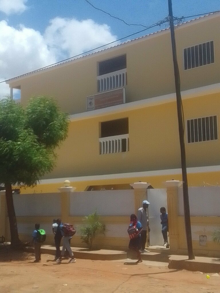 Ortaokul Colegio Maureth Panguila, Loanda, foto