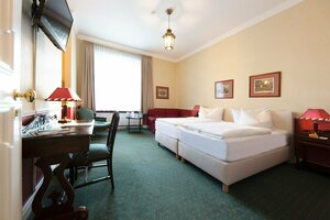 Schlosshotel Villa Westerberge (Saxony-Anhalt, Salzlandkreis, An den Westerbergen, 1), otel  Saksonya‑Anhalt'tan