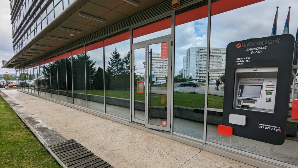 ATM'ler UniCredit Bank, Belgrad, foto