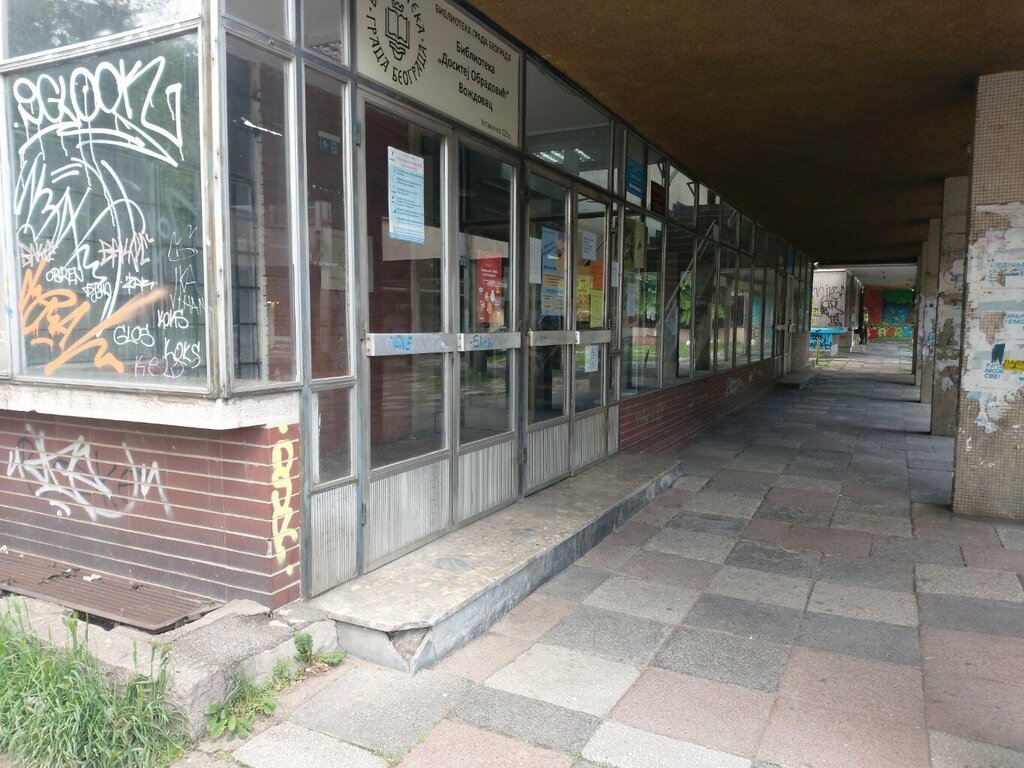 Kütüphaneler Biblioteka Dositej Obradović - Voždovac, Belgrad, foto